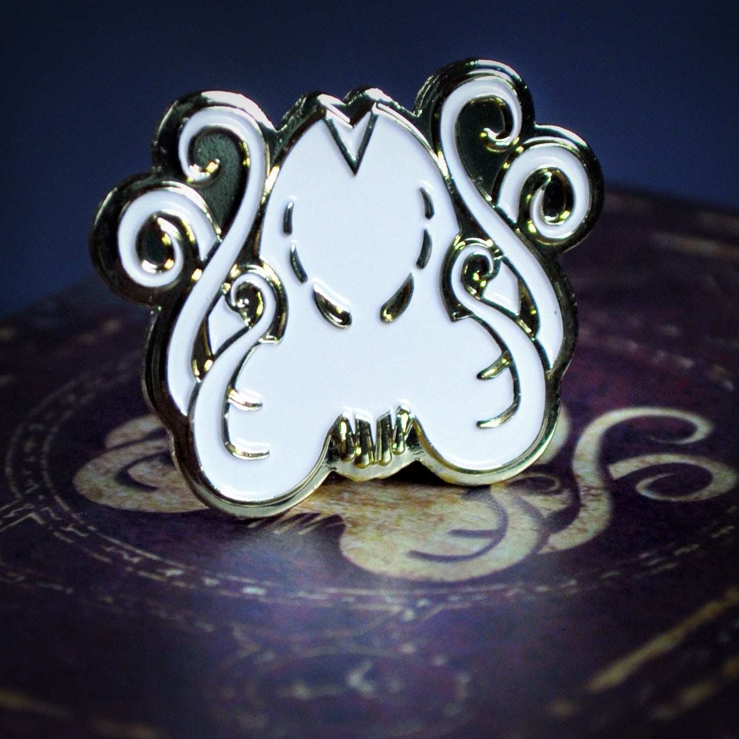 Cthulhu Pin - Gold and White Enamel – Infinite Black